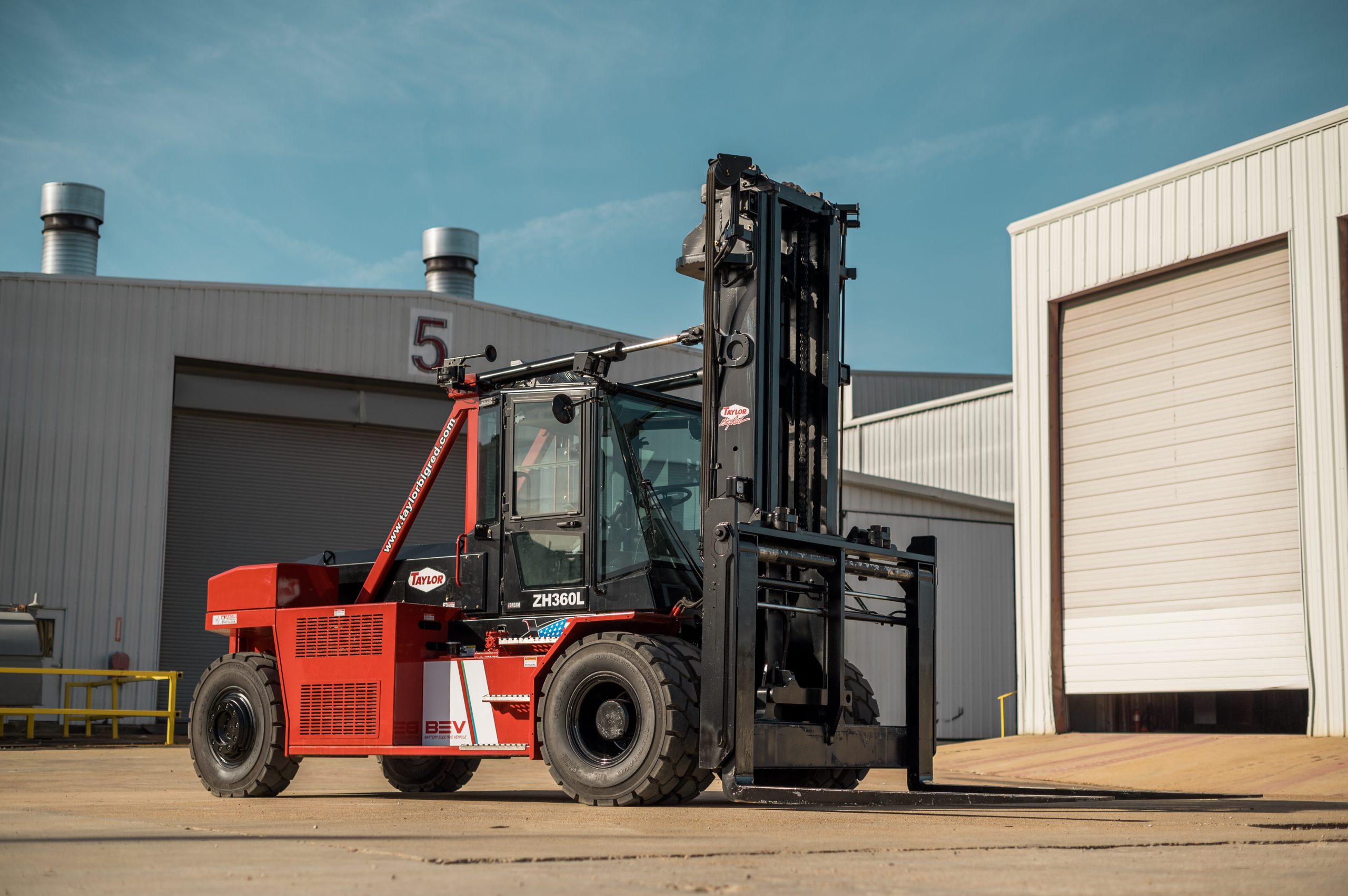 Taylor Machine Works Announces The ZH-360L Battery Electric Forklift ...